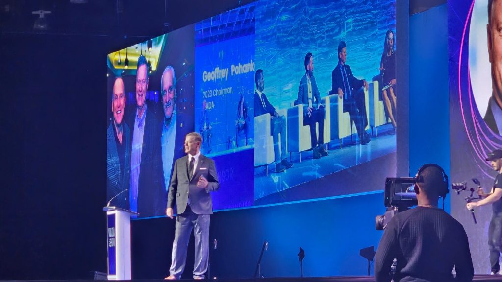 NADA Show 2024: China assusta EUA e acelera corrida por carro elétrico