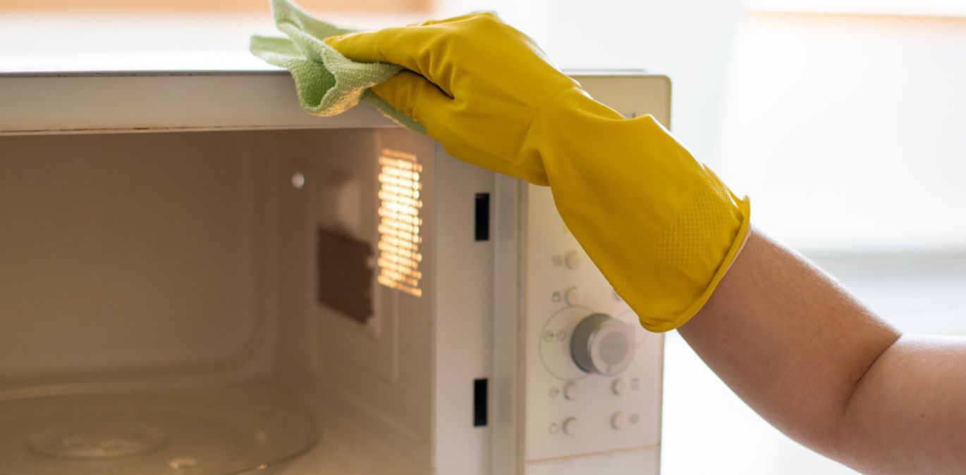 Como limpar micro-ondas? Dicas de limpeza e produtos