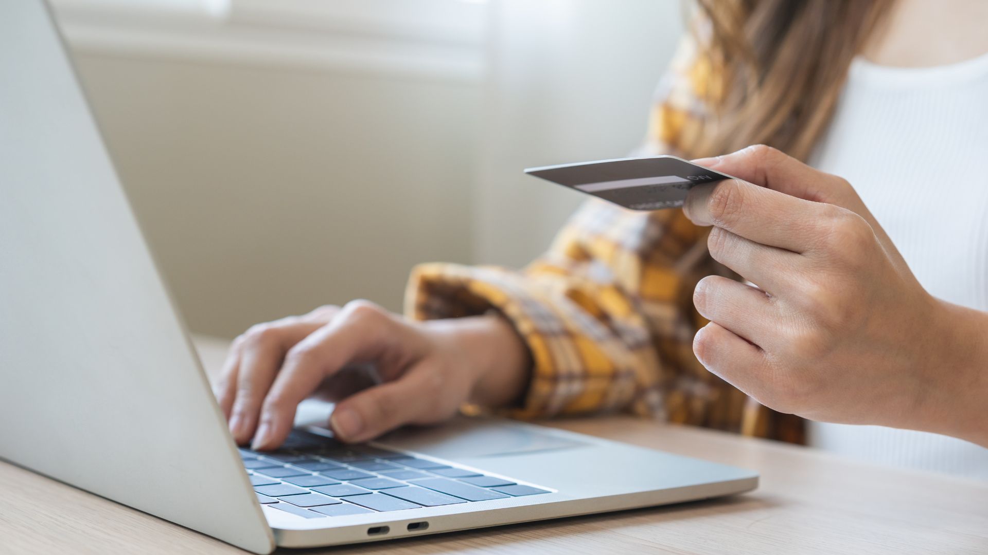 Comprar pela internet: 7 dicas para fazer compras com segurança