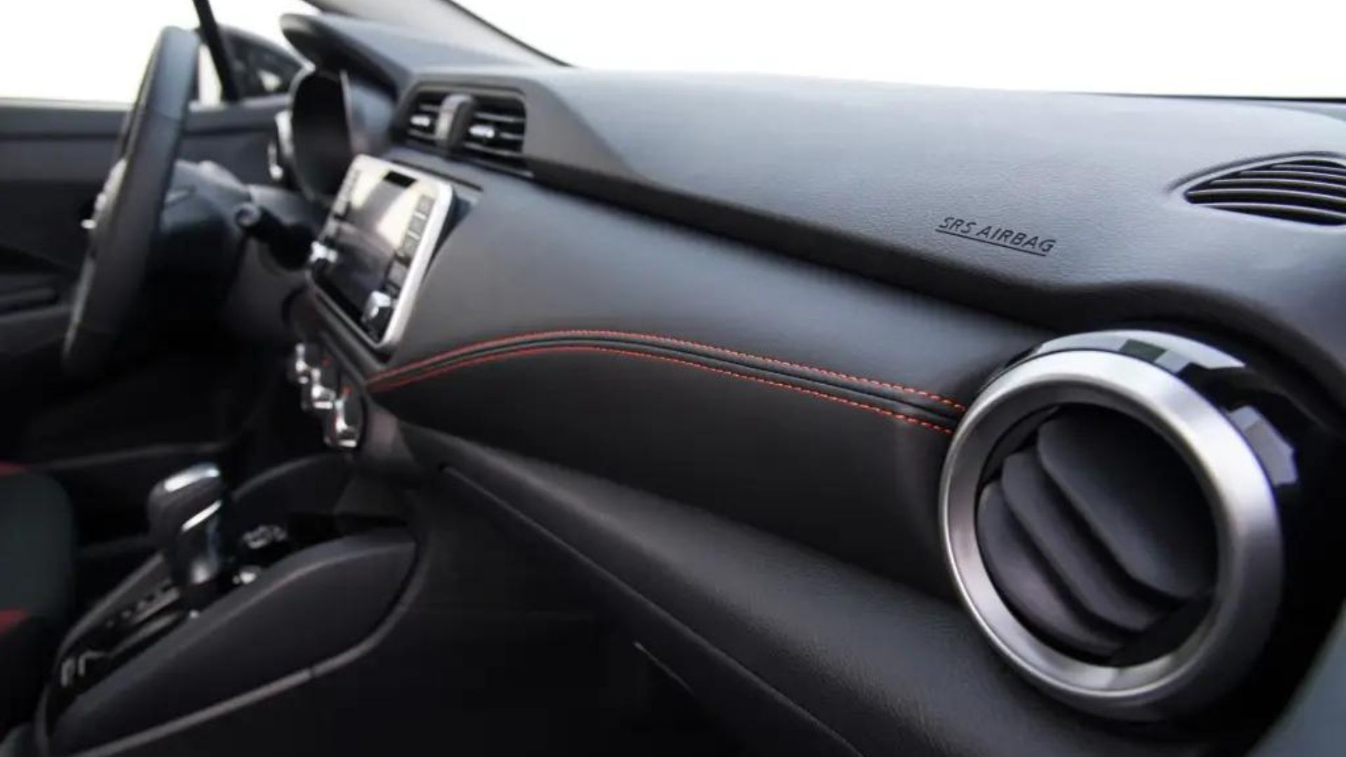 Nissan Versa SR 2025: ficha técnica e diferenciais